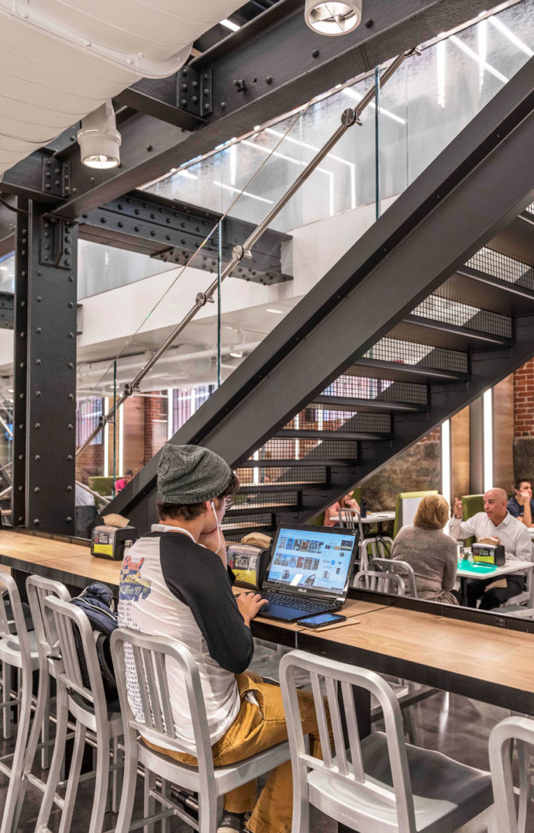 Emerson College - Dining Center | Elkus Manfredi Architects